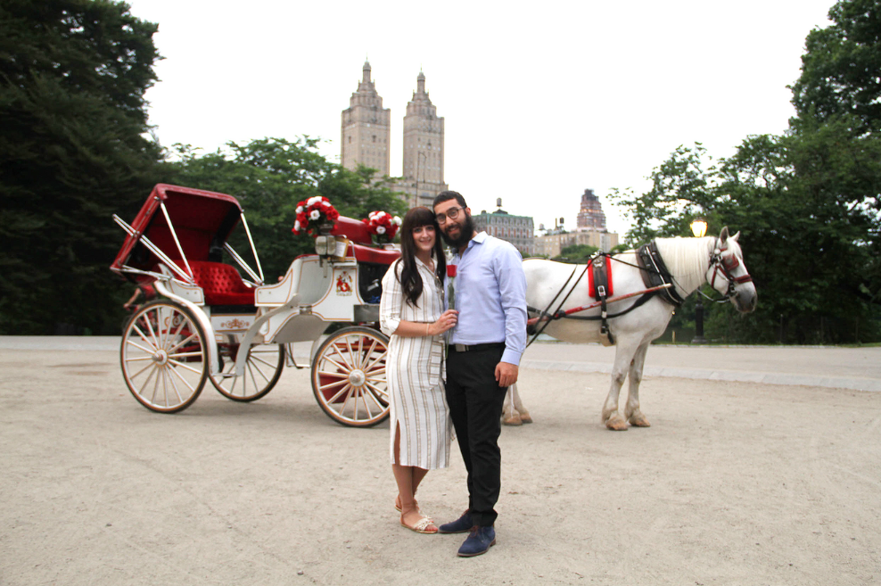 Hay rides, sleigh rides, and carriage rentals for parties and events